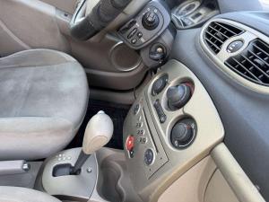 Dzeltens Renault Clio 2005 Viļņa, ar dzinēja tilpumu 1.60 L un nobraukumu 145 tūkst. km par 1750 €, foto 8 vietnē AUTOMOTO.COM.LV