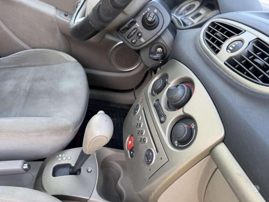 Dzeltens Renault Clio 2005 Viļņa, ar dzinēja tilpumu 1.60 L un nobraukumu 145 tūkst. km par 1750 €, foto 8 vietnē AUTOMOTO.COM.LV