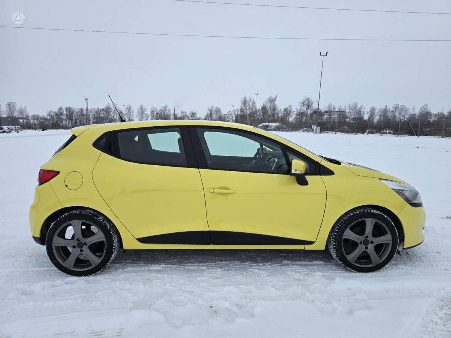 Yellow Renault Clio 2014 in Marijampole, with an engine capacity of 1.46 L and mileage of 292 thousand km for 3600 €, photo 8 on AUTOMOTO.COM.LV