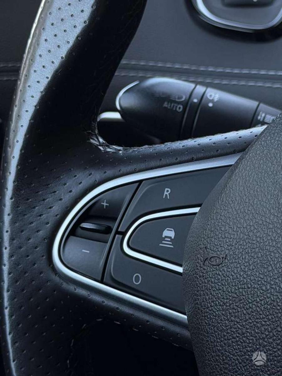 Black Renault Espace 2017 in Vilnius, with an engine capacity of 1.60 L and mileage of 255 thousand km for 13000 €, photo 16 on AUTOMOTO.COM.LV