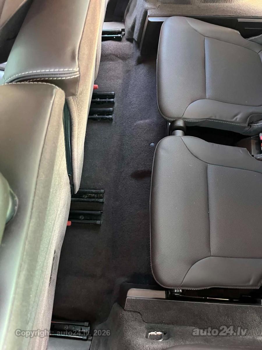 Black Renault Espace 2017 in Tartu, with an engine capacity of 1.60 L and mileage of 220 thousand km for 10990 €, photo 22 on AUTOMOTO.COM.LV