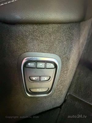Black Renault Espace 2018 in Tallinn, with an engine capacity of 1.60 L and mileage of 257 thousand km for 10900 €, photo 10 on AUTOMOTO.COM.LV