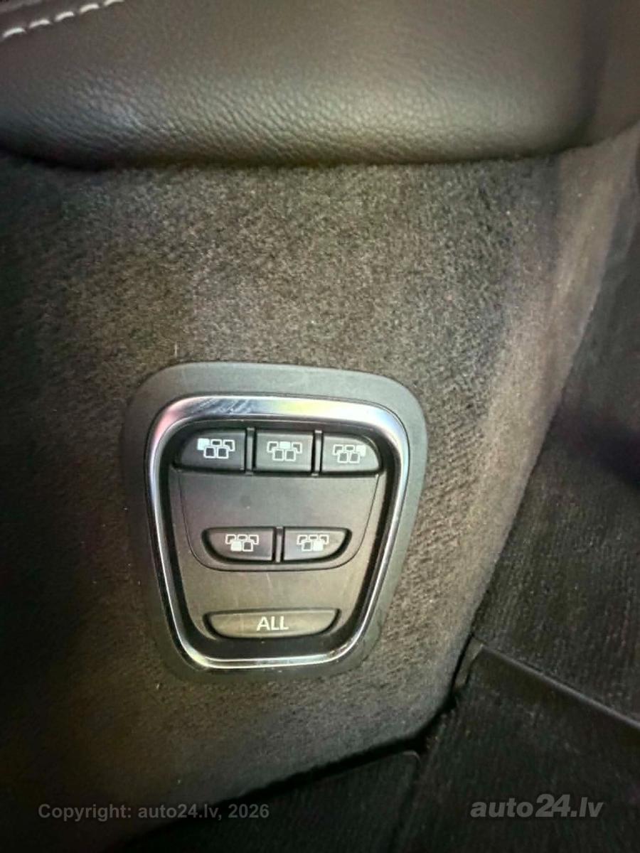 Black Renault Espace 2018 in Tallinn, with an engine capacity of 1.60 L and mileage of 257 thousand km for 10900 €, photo 10 on AUTOMOTO.COM.LV