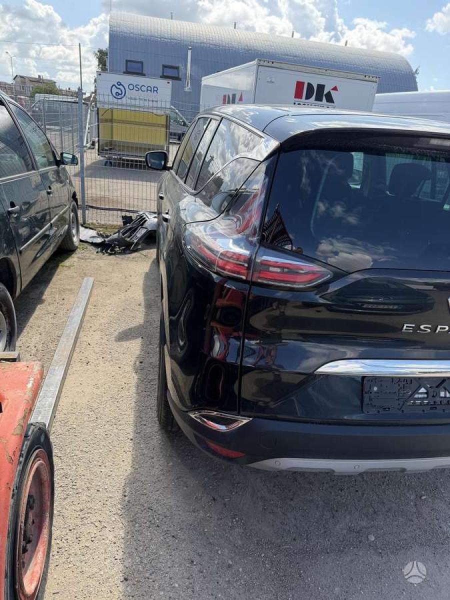 Black Renault Espace 2018 in Radviliskis, with an engine capacity of 1.60 L and mileage of 293 thousand km for 3300 €, photo 4 on AUTOMOTO.COM.LV