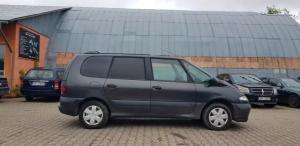 Black Renault Espace 2001 in Valmiera, with an engine capacity of 1.90 L and mileage of 392 thousand km for 1250 €, photo 3 on AUTOMOTO.COM.LV