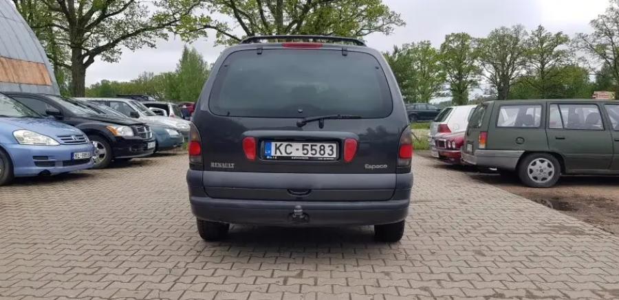 Black Renault Espace 2001 in Valmiera, with an engine capacity of 1.90 L and mileage of 392 thousand km for 1250 €, photo 5 on AUTOMOTO.COM.LV