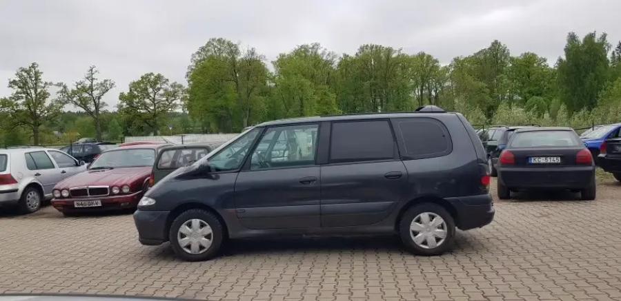 Black Renault Espace 2001 in Valmiera, with an engine capacity of 1.90 L and mileage of 392 thousand km for 1250 €, photo 7 on AUTOMOTO.COM.LV
