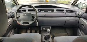 Black Renault Espace 2001 in Valmiera, with an engine capacity of 1.90 L and mileage of 392 thousand km for 1250 €, photo 10 on AUTOMOTO.COM.LV