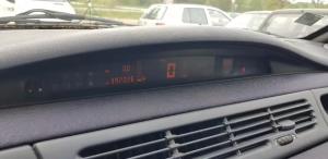 Black Renault Espace 2001 in Valmiera, with an engine capacity of 1.90 L and mileage of 392 thousand km for 1250 €, photo 12 on AUTOMOTO.COM.LV