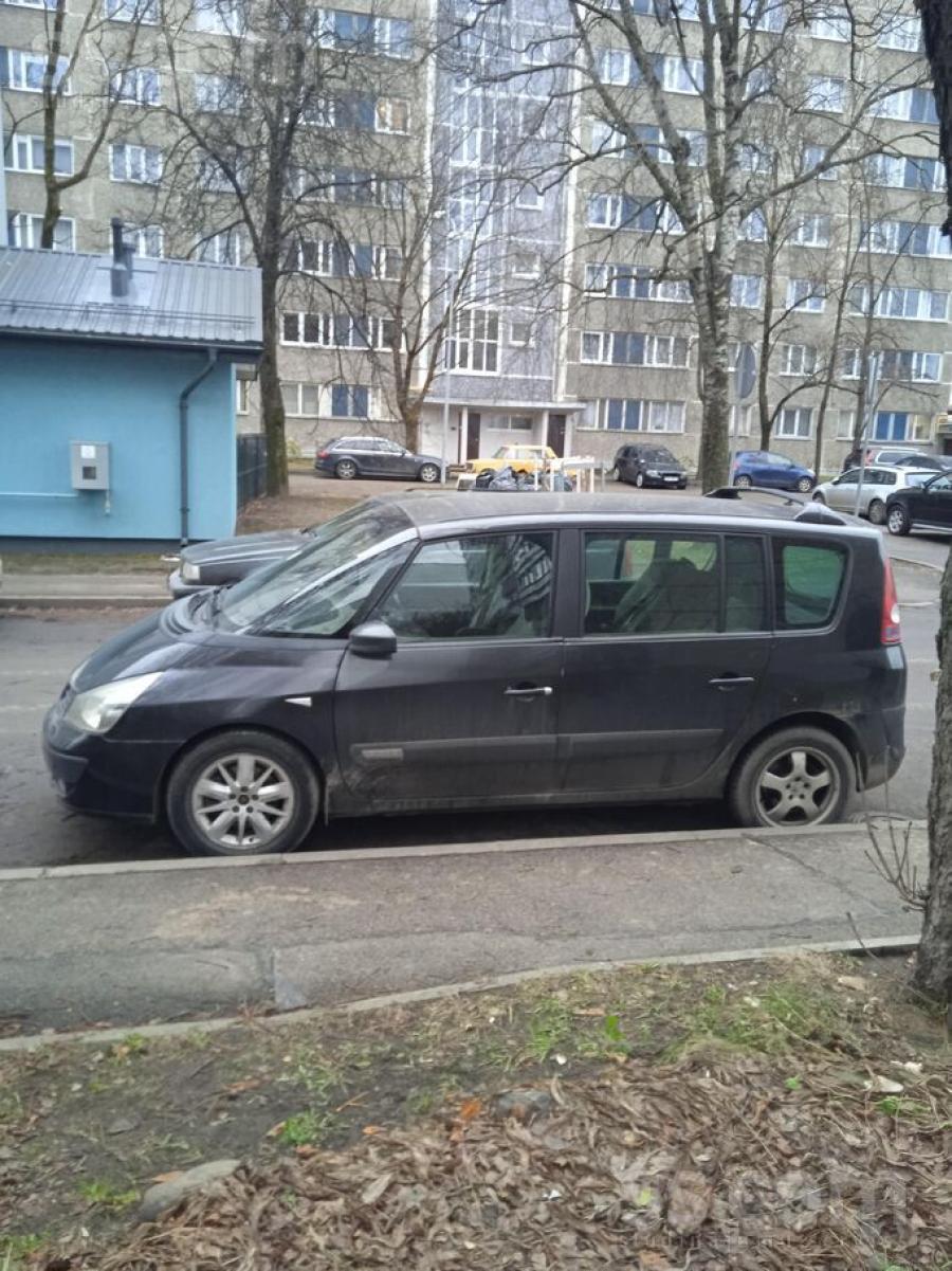 Black Renault Espace 2003 in Riga, with an engine capacity of 2.20 L and mileage of 350 thousand km for 900 €, photo 1 on AUTOMOTO.COM.LV