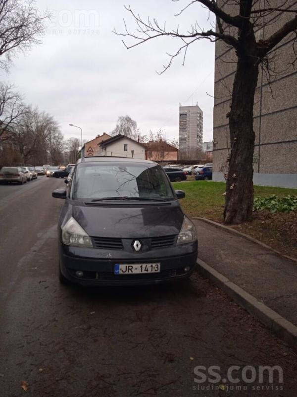 Renault Espace 2003 in Riga on AUTOMOTO.COM.LV Black Renault Espace 2003 in Riga, with an engine capacity of 2.20 L and mileage of 350 thousand km for 900 €, photo 3 on AUTOMOTO.COM.LV