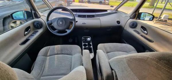 Melns Renault Espace 2004 Valmiera, ar dzinēja tilpumu 2.20 L un nobraukumu 259 tūkst. km par 1600 €, foto 9 vietnē AUTOMOTO.COM.LV