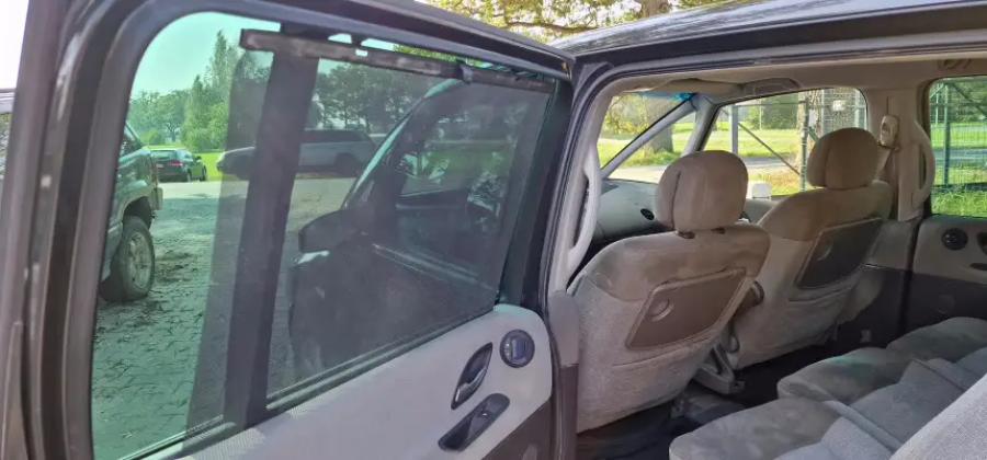 Melns Renault Espace 2004 Valmiera, ar dzinēja tilpumu 2.20 L un nobraukumu 259 tūkst. km par 1600 €, foto 12 vietnē AUTOMOTO.COM.LV