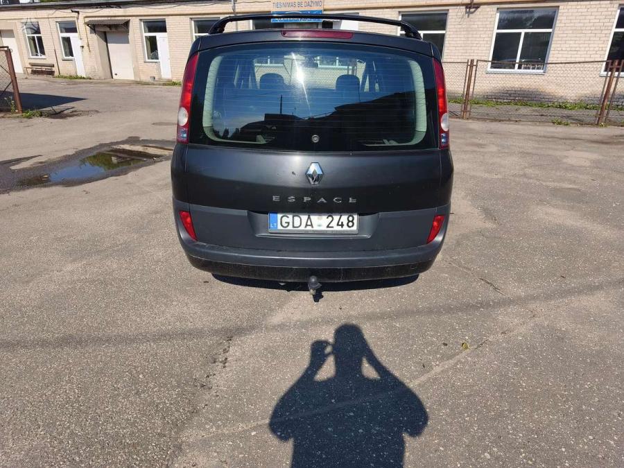 Black Renault Espace 2005 in Panevezys, with an engine capacity of 2.19 L and mileage of 370 thousand km for 500 €, photo 6 on AUTOMOTO.COM.LV