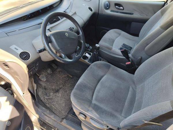 Black Renault Espace 2005 in Panevezys, with an engine capacity of 2.19 L and mileage of 370 thousand km for 500 €, photo 7 on AUTOMOTO.COM.LV