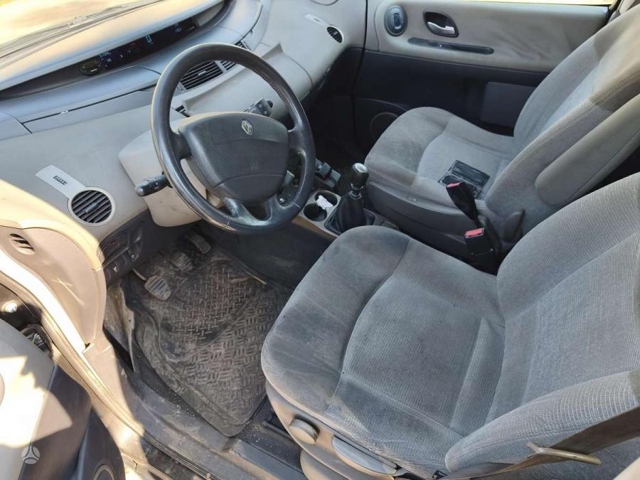 Black Renault Espace 2005 in Panevezys, with an engine capacity of 2.19 L and mileage of 370 thousand km for 500 €, photo 8 on AUTOMOTO.COM.LV