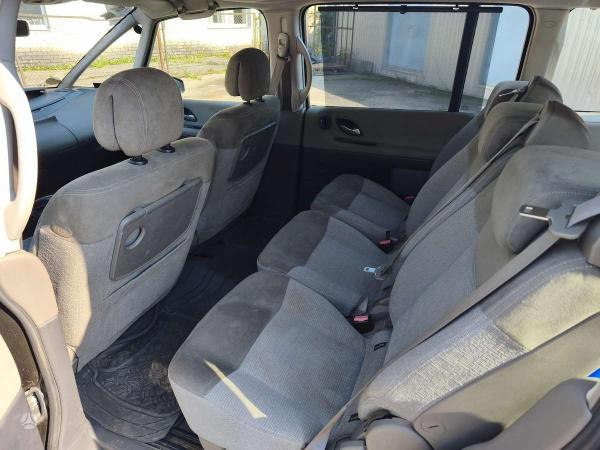 Black Renault Espace 2005 in Panevezys, with an engine capacity of 2.19 L and mileage of 370 thousand km for 500 €, photo 8 on AUTOMOTO.COM.LV