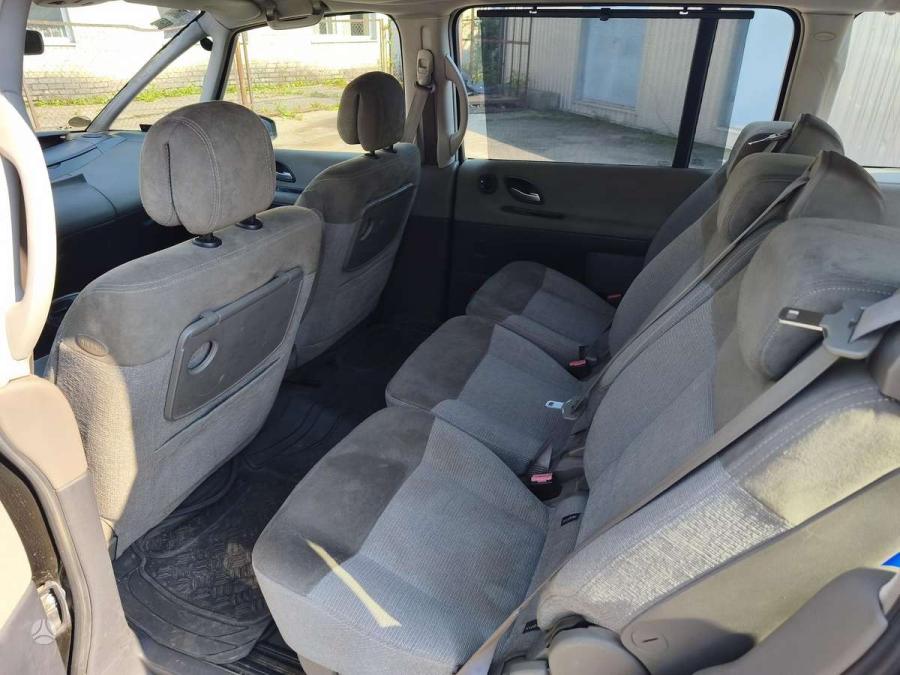 Black Renault Espace 2005 in Panevezys, with an engine capacity of 2.19 L and mileage of 370 thousand km for 500 €, photo 9 on AUTOMOTO.COM.LV