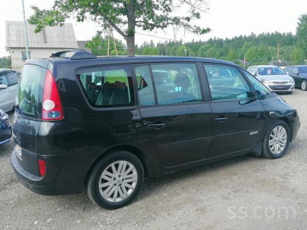 Black Renault Espace 2006 in Valmiera, with an engine capacity of 2.00 L and mileage of 285 thousand km for 3750 €, photo 5 on AUTOMOTO.COM.LV