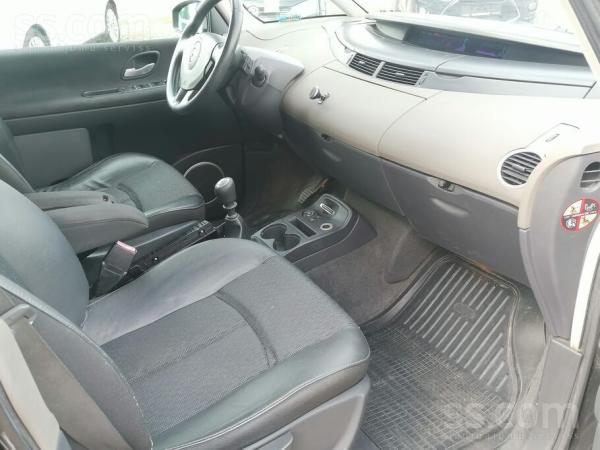 Black Renault Espace 2006 in Valmiera, with an engine capacity of 2.00 L and mileage of 285 thousand km for 3750 €, photo 10 on AUTOMOTO.COM.LV
