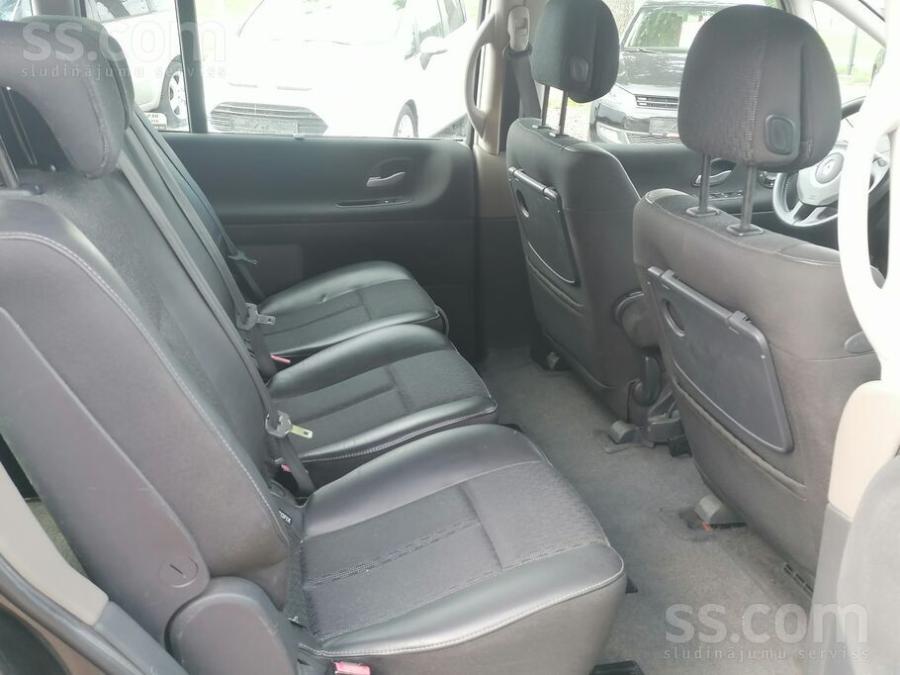 Black Renault Espace 2006 in Valmiera, with an engine capacity of 2.00 L and mileage of 285 thousand km for 3750 €, photo 13 on AUTOMOTO.COM.LV