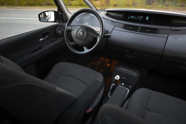 Black Renault Espace 2008 in Riga, with an engine capacity of 2.00 L and mileage of 336 thousand km for 2400 €, photo 7 on AUTOMOTO.COM.LV