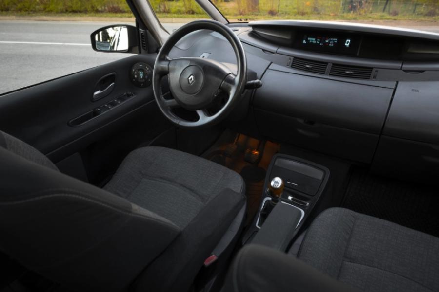 Black Renault Espace 2008 in Riga, with an engine capacity of 2.00 L and mileage of 336 thousand km for 2400 €, photo 8 on AUTOMOTO.COM.LV