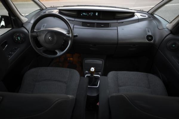 Black Renault Espace 2008 in Riga, with an engine capacity of 2.00 L and mileage of 336 thousand km for 2400 €, photo 8 on AUTOMOTO.COM.LV