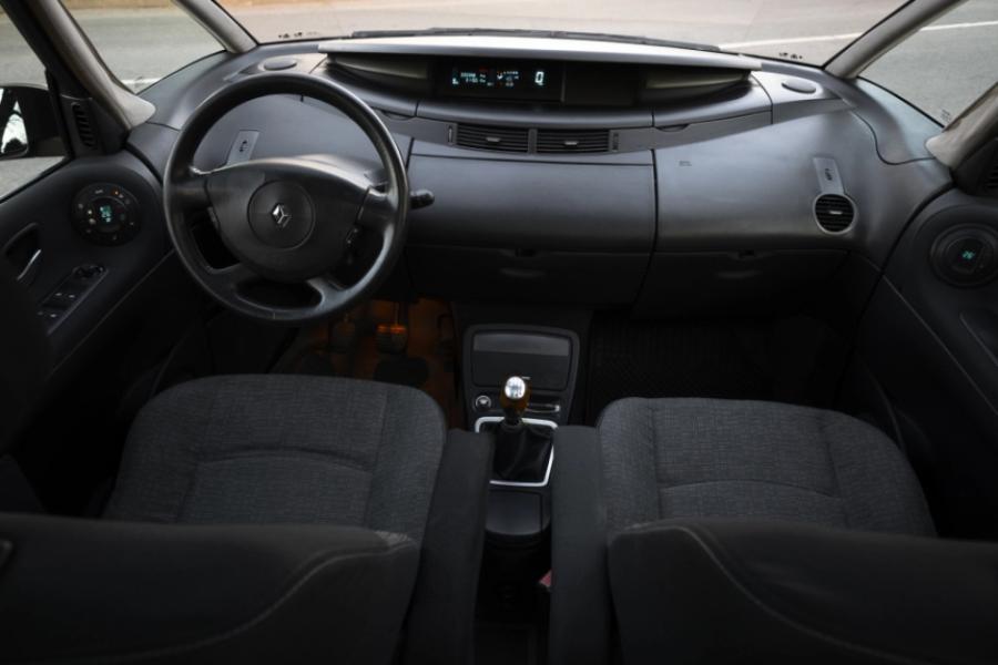 Black Renault Espace 2008 in Riga, with an engine capacity of 2.00 L and mileage of 336 thousand km for 2400 €, photo 9 on AUTOMOTO.COM.LV