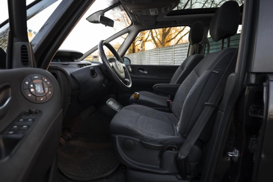 Black Renault Espace 2008 in Riga, with an engine capacity of 2.00 L and mileage of 336 thousand km for 2400 €, photo 10 on AUTOMOTO.COM.LV
