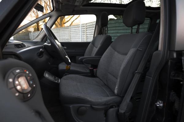 Black Renault Espace 2008 in Riga, with an engine capacity of 2.00 L and mileage of 336 thousand km for 2400 €, photo 10 on AUTOMOTO.COM.LV