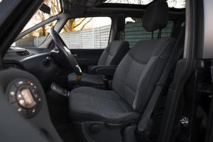 Black Renault Espace 2008 in Riga, with an engine capacity of 2.00 L and mileage of 336 thousand km for 2400 €, photo 11 on AUTOMOTO.COM.LV