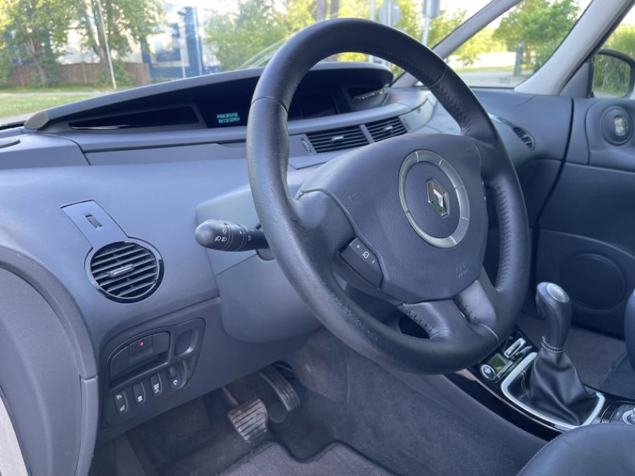 Melns Renault Espace 2011 Rīga, ar dzinēja tilpumu 2.00 L un nobraukumu 221 tūkst. km par 3900 €, foto 18 vietnē AUTOMOTO.COM.LV