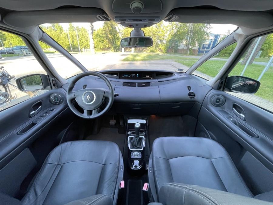 Melns Renault Espace 2011 Rīga, ar dzinēja tilpumu 2.00 L un nobraukumu 221 tūkst. km par 3900 €, foto 25 vietnē AUTOMOTO.COM.LV