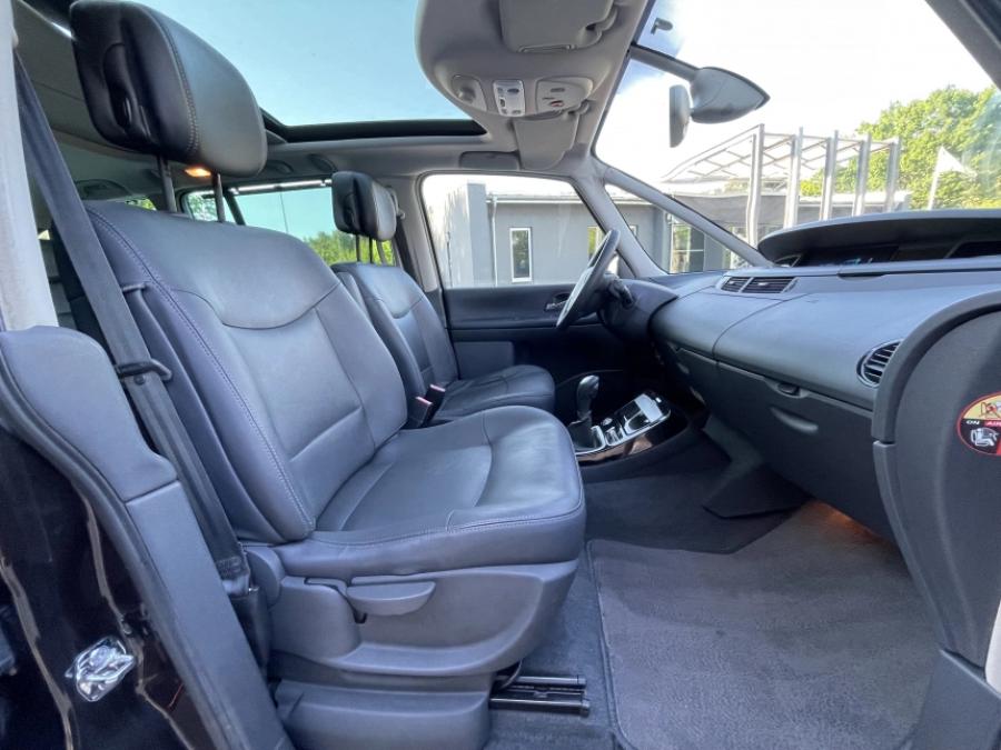 Melns Renault Espace 2011 Rīga, ar dzinēja tilpumu 2.00 L un nobraukumu 221 tūkst. km par 3900 €, foto 27 vietnē AUTOMOTO.COM.LV