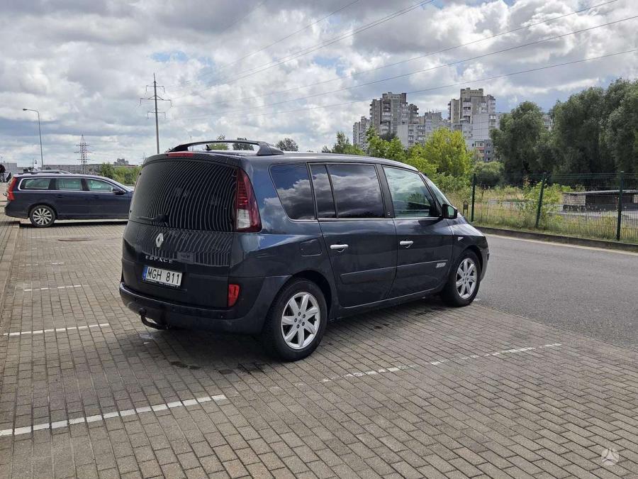 Black Renault Espace 2011 in Vilnius, with an engine capacity of 2.00 L and mileage of 200 thousand km for 2899 €, photo 6 on AUTOMOTO.COM.LV