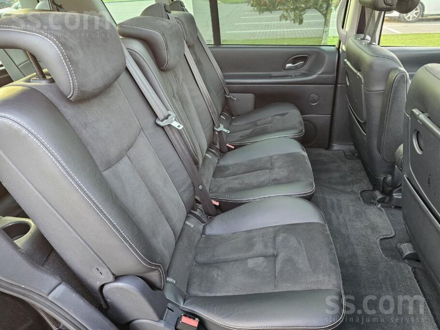 Black Renault Espace 2011 in Riga, with an engine capacity of 2.00 L and mileage of 258 thousand km for 4750 €, photo 8 on AUTOMOTO.COM.LV