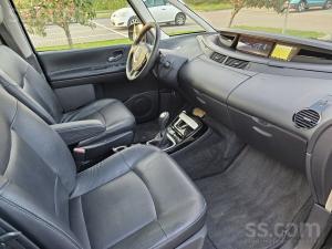Black Renault Espace 2011 in Riga, with an engine capacity of 2.00 L and mileage of 258 thousand km for 4750 €, photo 11 on AUTOMOTO.COM.LV