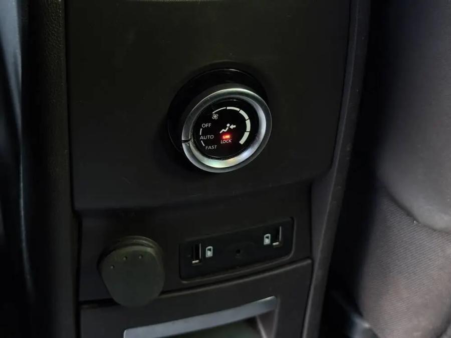 Melns Renault Espace 2015 Rīga, ar dzinēja tilpumu 1.60 L un nobraukumu 195 tūkst. km par 10500 €, foto 24 vietnē AUTOMOTO.COM.LV