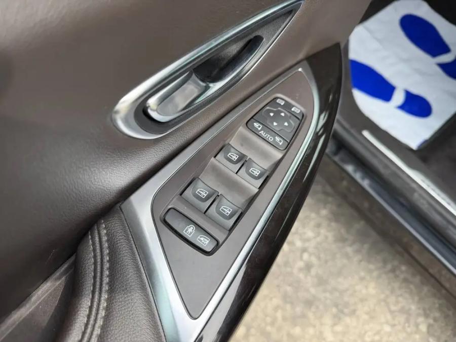 Black Renault Espace 2016 in Riga, with an engine capacity of 1.60 L and mileage of 200 thousand km for 9350 €, photo 8 on AUTOMOTO.COM.LV