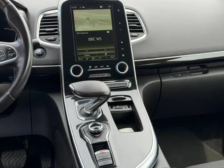Black Renault Espace 2016 in Riga, with an engine capacity of 1.60 L and mileage of 200 thousand km for 9350 €, photo 10 on AUTOMOTO.COM.LV