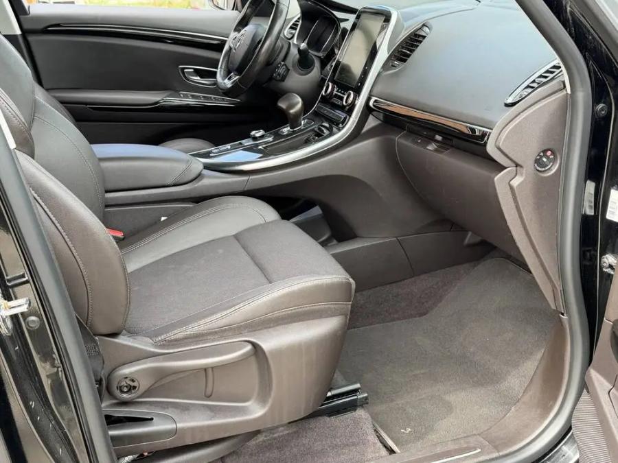 Black Renault Espace 2016 in Riga, with an engine capacity of 1.60 L and mileage of 200 thousand km for 9350 €, photo 12 on AUTOMOTO.COM.LV