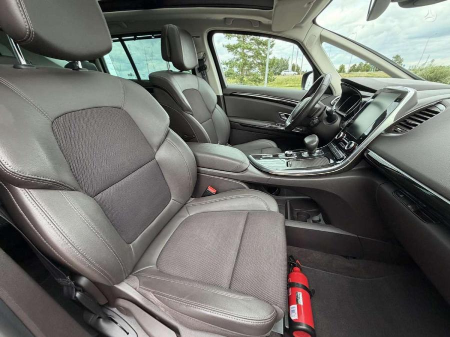 Melns Renault Espace 2019 Šauļi, ar dzinēja tilpumu 2.00 L un nobraukumu 211 tūkst. km par 12650 €, foto 14 vietnē AUTOMOTO.COM.LV