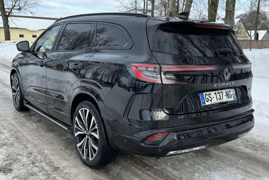 Black Renault Espace 2023 in Taurage, with an engine capacity of 1.20 L and mileage of 168 thousand km for 20800 €, photo 4 on AUTOMOTO.COM.LV