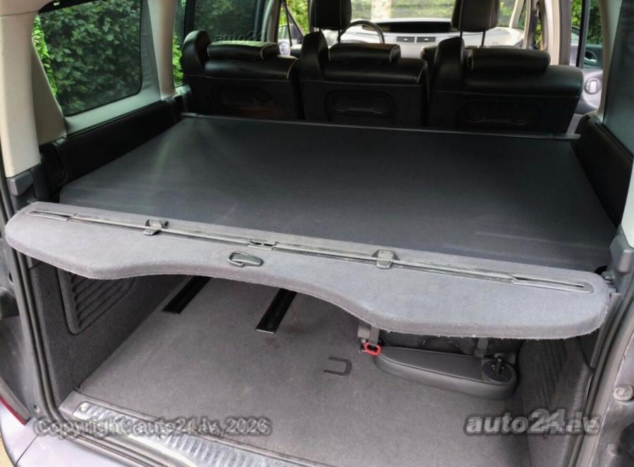 Melns Renault Espace 2009 Tallina, ar dzinēja tilpumu 2.00 L un nobraukumu 260 tūkst. km par 3500 €, foto 11 vietnē AUTOMOTO.COM.LV