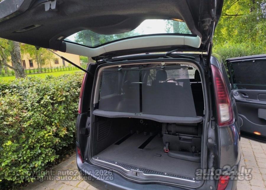 Melns Renault Espace 2009 Tallina, ar dzinēja tilpumu 2.00 L un nobraukumu 260 tūkst. km par 3500 €, foto 12 vietnē AUTOMOTO.COM.LV