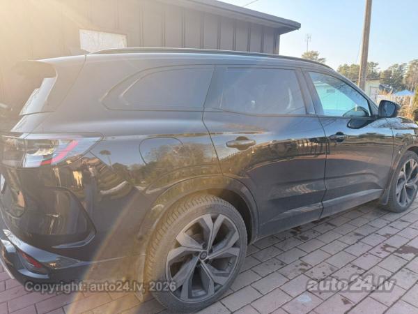 Melns Renault Espace 2024 Narva, ar dzinēja tilpumu 1.20 L un nobraukumu 11 tūkst. km par 40000 €, foto 4 vietnē AUTOMOTO.COM.LV