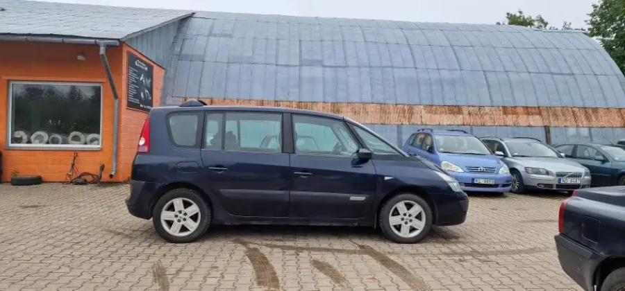 Blue Renault Espace 2004 in Valmiera, with an engine capacity of 2.20 L and mileage of 259 thousand km for 1350 €, photo 3 on AUTOMOTO.COM.LV
