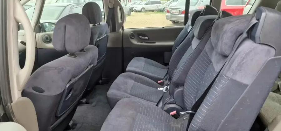 Blue Renault Espace 2004 in Valmiera, with an engine capacity of 2.20 L and mileage of 259 thousand km for 1350 €, photo 12 on AUTOMOTO.COM.LV