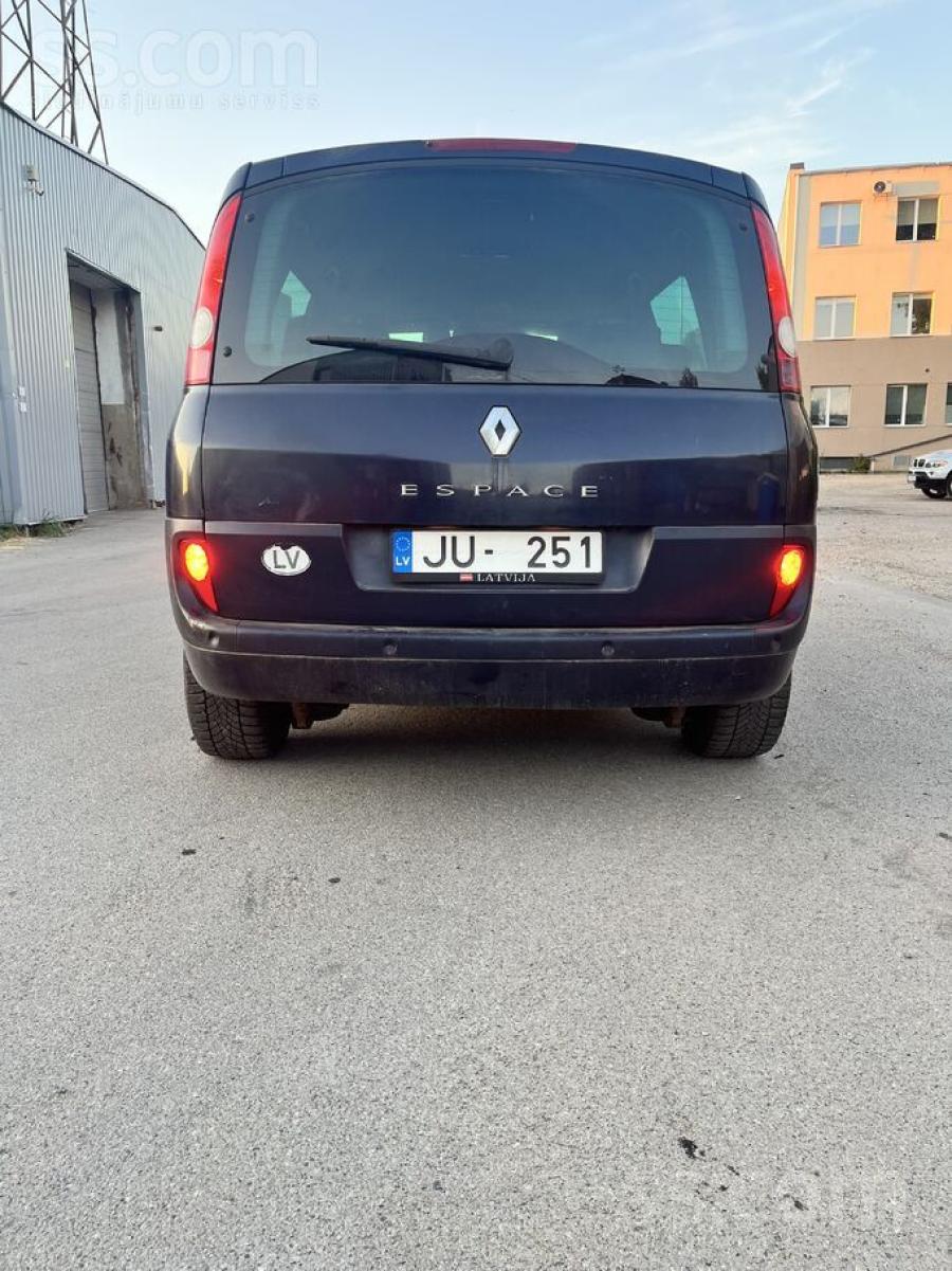 Blue Renault Espace 2004 in Daugavpils, with an engine capacity of 2.20 L and mileage of 242 thousand km for 1000 €, photo 1 on AUTOMOTO.COM.LV
